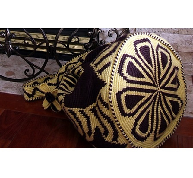 Ravelry: RuskaM's Albedo Swirls shoulder drawstring bag