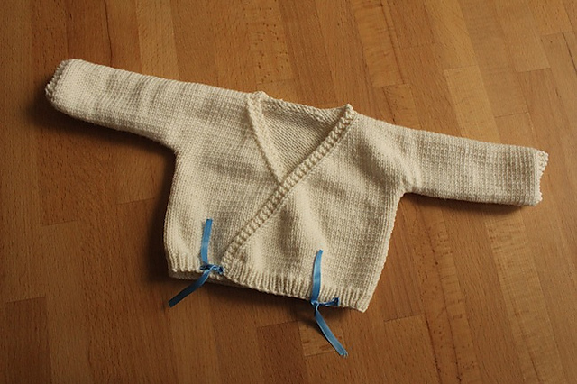 Ravelry: WolvesinLondon's Crossover cardie