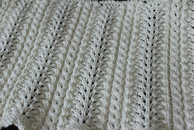 Ravelry: WolvesinLondon's Shale baby blanket