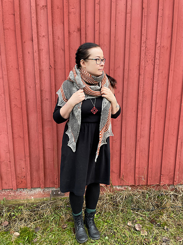 Ravelry: Hopeatiuku pattern by Heidi Alander