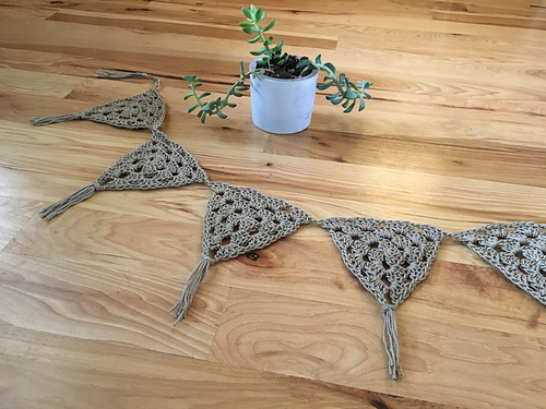Ravelry: Granny Triangle Bunting pattern by Salena Baca