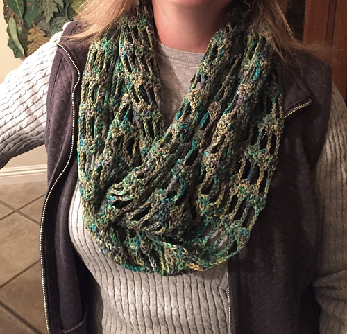 Ravelry: Shell Net Cowl pattern by Ryan Hollist