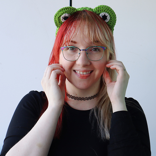 Ravelry: Cottage Core Bandana Headband pattern by Sam Bartley