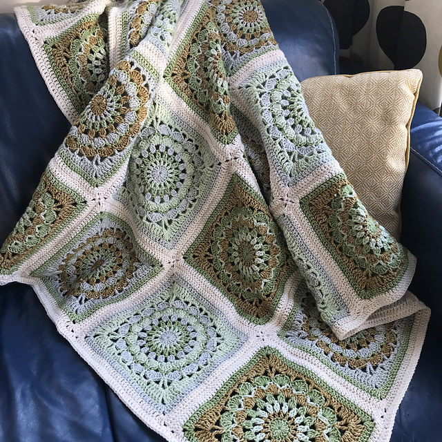 Ravelry: Sunshine Squares Blanket pattern by Samantha Sabido