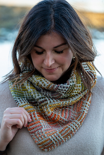 Ravelry: Grid Gambit pattern by Samantha Guerin