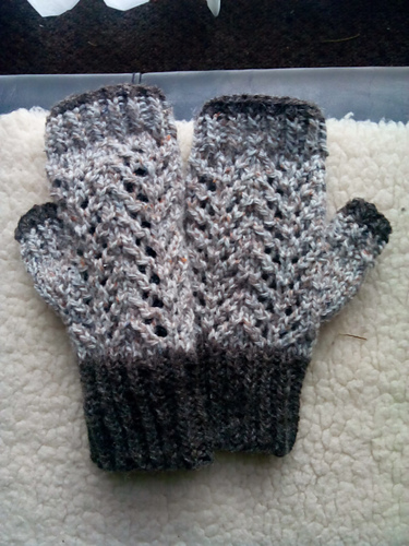 Ravelry: Raleigh Mitts pattern by Rebecca Shepler