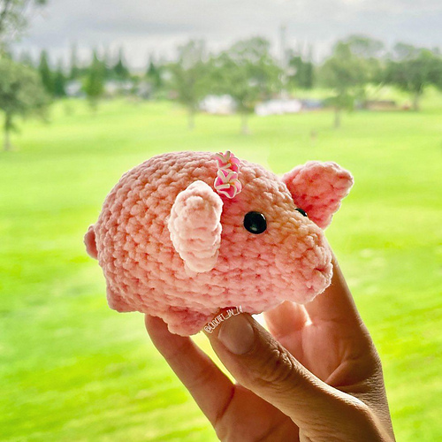 Ravelry: Pocket Pig pattern by Sierra Salazar