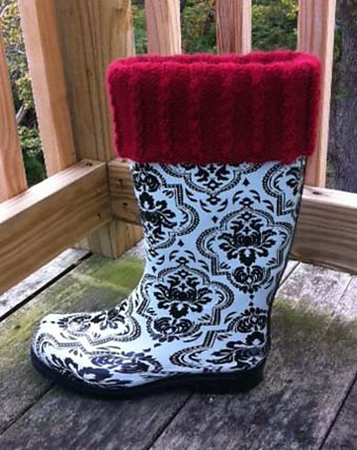 Ravelry: Posh Boot Topper pattern by Sara Wolf