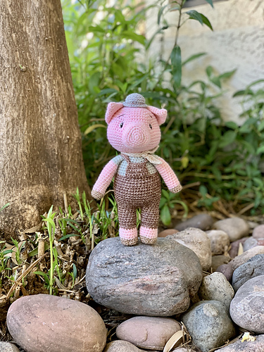Ravelry: Clarence the Pig pattern by Sarah Prather
