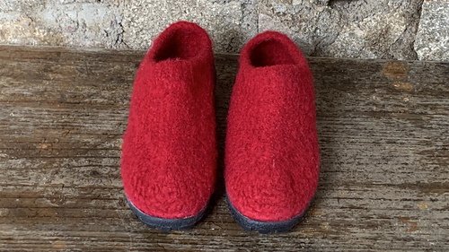 Ravelry: Scoopygogo's Felted clogs with soles