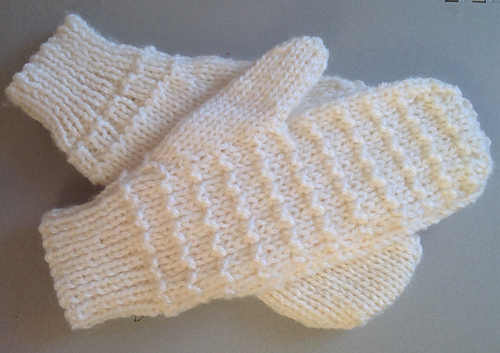 Ravelry: Seasonknits' Cream waffle stitch mittens