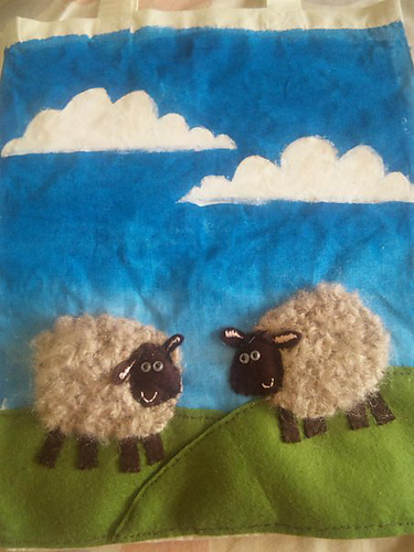 Ravelry: Funky sheep tote bag pattern by Abigail Bailey