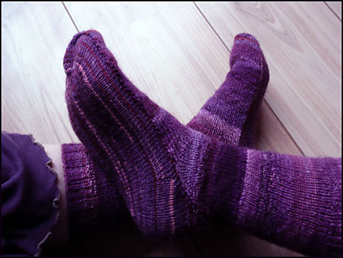 Ravelry: Moccasin Socks (November) pattern by Elizabeth Zimmermann