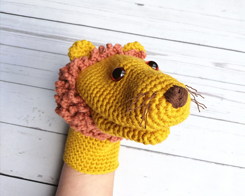 Ravelry: Lionel the Lion Hand / Glove Puppet pattern by Helen McLean