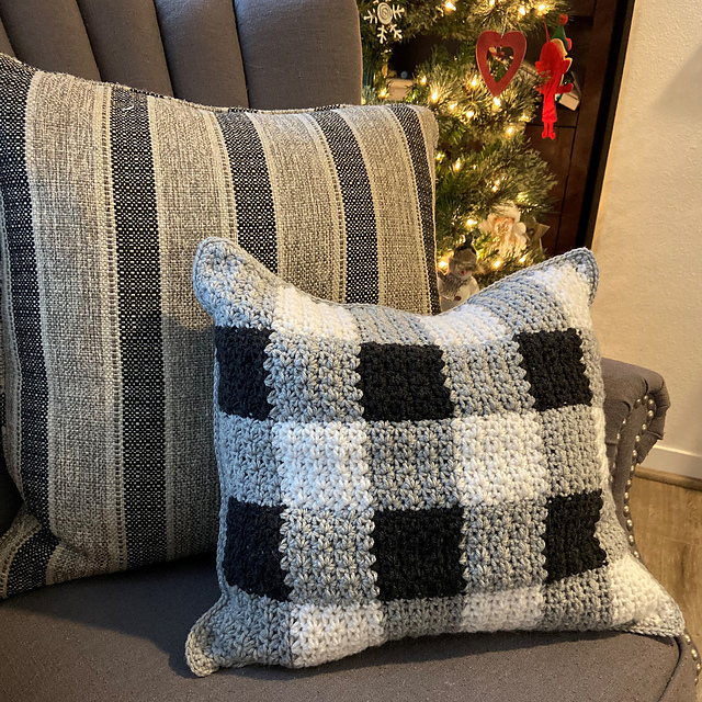 Ravelry: Large Check Plaid Pillow pattern by Sheila Houle