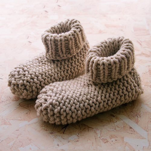 Ravelry: Easy Chunky Slippers pattern by Davina Choy