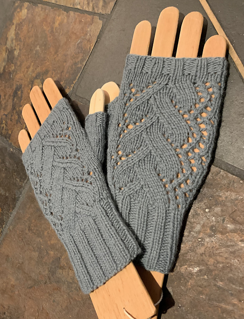 Ravelry: Print o' the wave fingerless mittens pattern by Olach Designs
