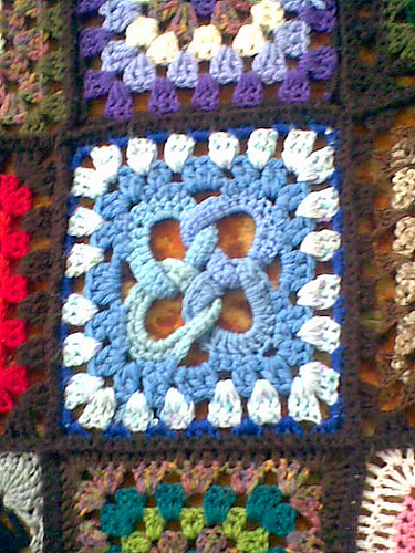 Ravelry: Interlocked four-ring square pattern by Melody Griffiths