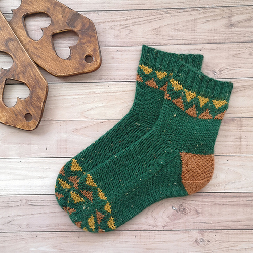 Ravelry: Woodland socks pattern by Anna Radchenko