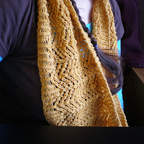 Ravelry: Arrow Lace Cowl pattern by Miriam Pike