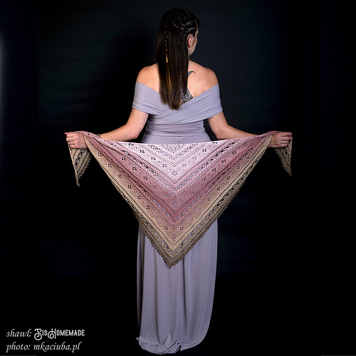 Ravelry: Valkyria Shawl pattern by SisHomemade
