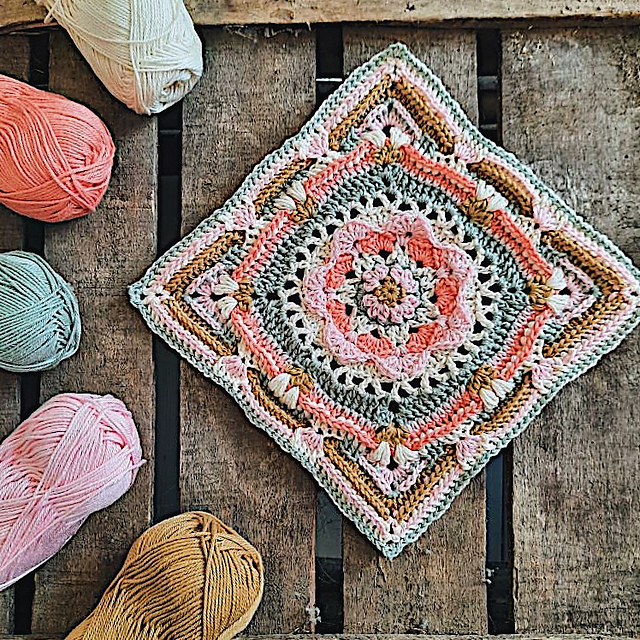 Ravelry: LoLiLo Square pattern by Therese Eghult and Ilse Beulens