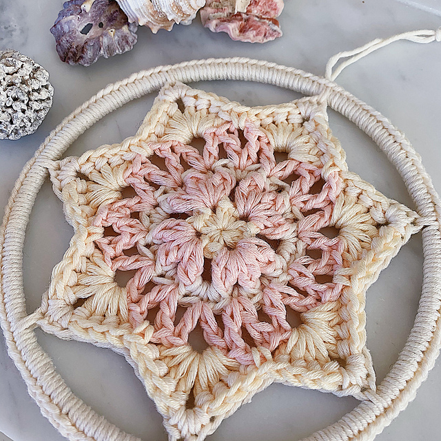 Ravelry: The LoLiLo Mandala pattern by Therese Eghult and Ilse Beulens