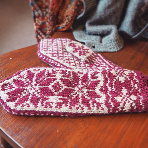 Ravelry: Selbu Mittens pattern by Skeindeer Knits