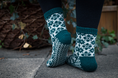 Ravelry: Endelaus Socks pattern by Skeindeer Knits