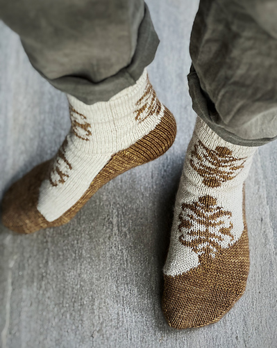 Ravelry: Contrast Socks pattern by Elina Maaria