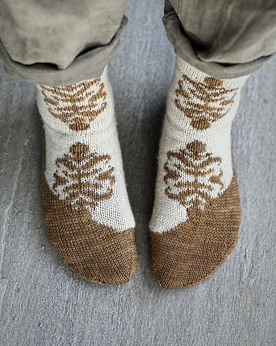 Ravelry: Contrast Socks pattern by Elina Maaria