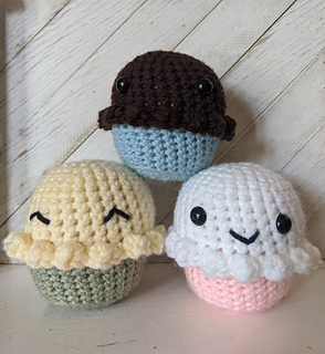 Ravelry: Mikey Muffin and Clara Cupcake pattern by Small Potato Knitwear