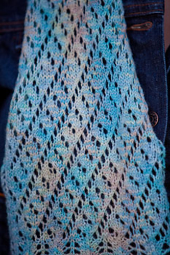 Ravelry: Seine Scarf pattern by Ann Budd