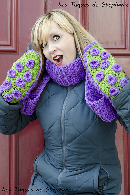 Ravelry: Tentacle Octopus Scarf Mittens pattern by Les Tuques De Stephanie