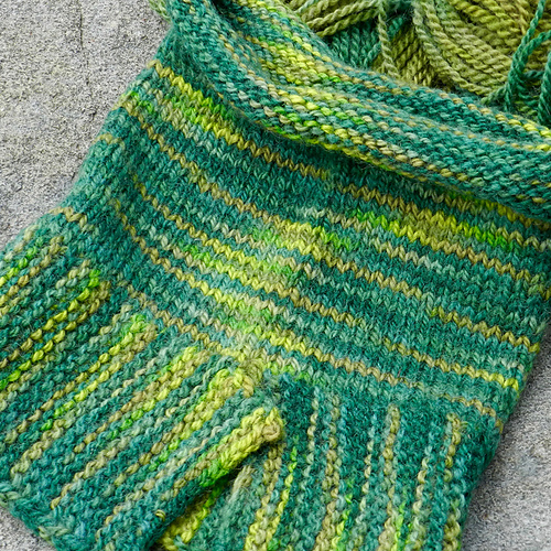 Ravelry: dye-hard, knit-easy cowl pattern by solitude wool