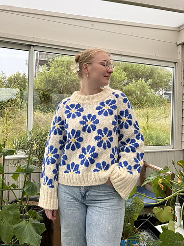 Ravelry: Daisy Sweater Chunky pattern by Solvara Knitwear