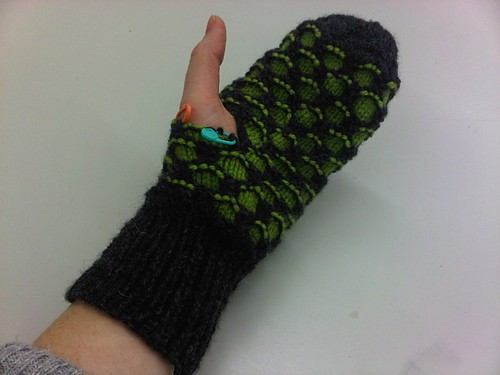 Ravelry: Newfie Mitts pattern by Sophie Rocheleau