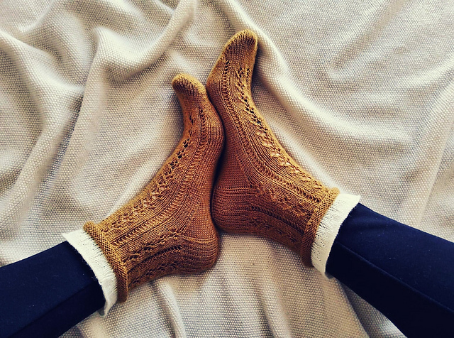 Ravelry: Wrinkles socks pattern by Sonata Pileckaite