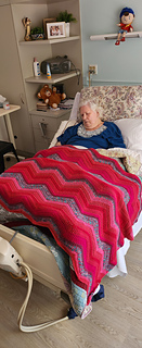 Ravelry: SpunbyRJ's Wavey Baby Blanket