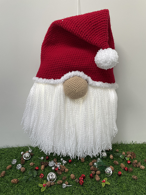 Ravelry: giant Santa gonk wreath pattern by selina page