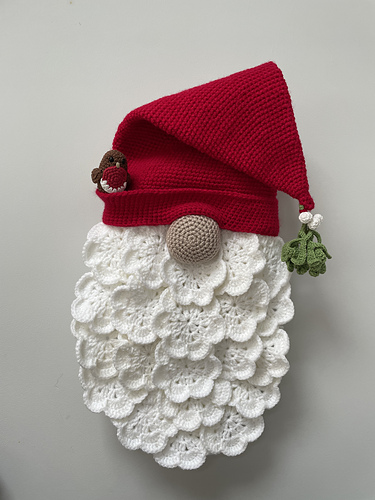 Ravelry: Christmas gonk wreath pattern by selina page
