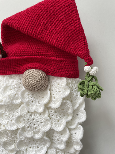 Ravelry: Christmas gonk wreath pattern by selina page