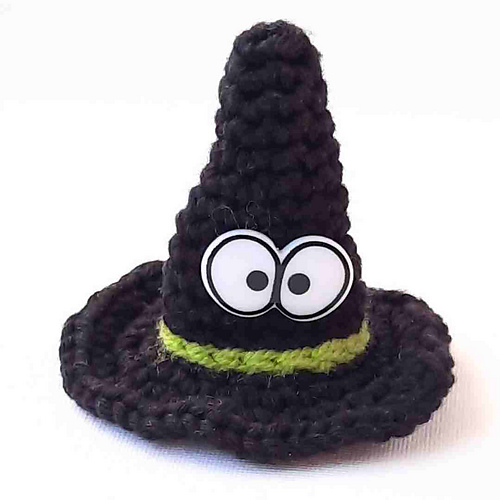 Ravelry: Fun Mini Witch Hat pattern by May Shehab