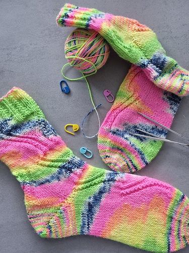 Ravelry: Sockenmuster May pattern by Petra Baur
