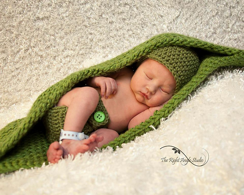 Ravelry: Pea Pod Photo Prop for Newborns pattern by Angie Hartley