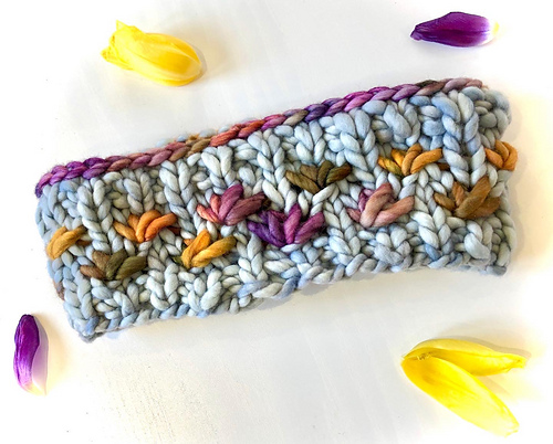 Ravelry: Leaves and Braids Headband pattern by Sarah Naylor