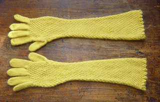 Ravelry: Textured Gloves pattern by Gosia Dzik-Holden