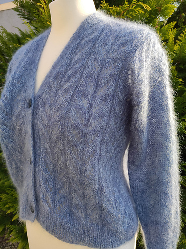 Ravelry: Monna Lisa Cardigan pattern by Knittles Creations