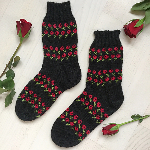 Ravelry: Stone Roses socks pattern by Stone Knits