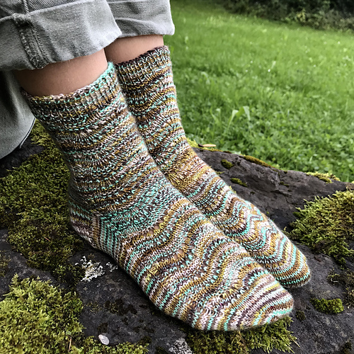 Ravelry: Lola´s Socks pattern by Stone Knits